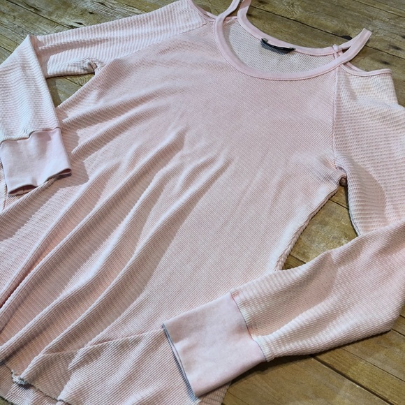 Peyten Jensen | Tops | Womens Peyten Jensen Cold Shoulder Top | Poshmark